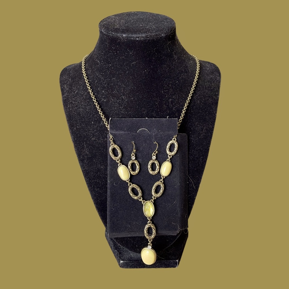 2010 Vintage Avon Simple Glam Y Necklace Gift Set “Wh… - Gem